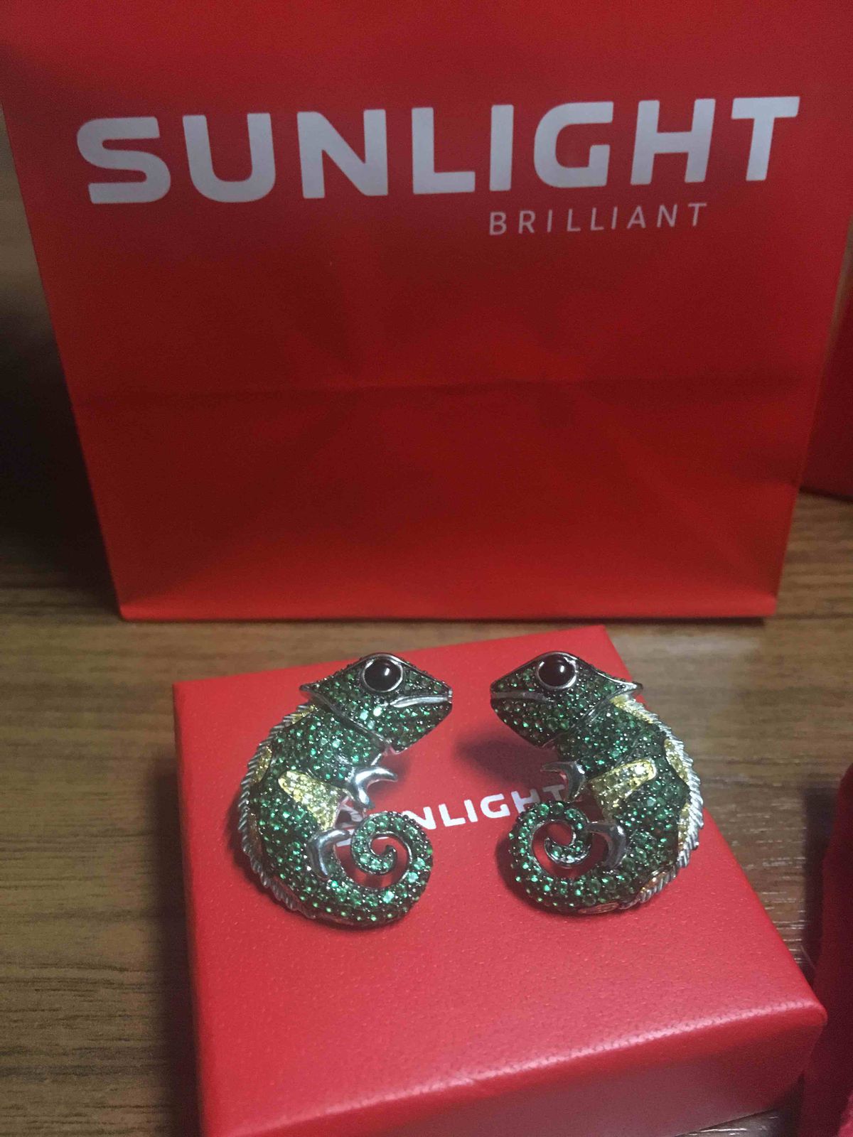 Серебряные серьги с фианитами SUNLIGHT: белое серебро 925 пробы, фианит ...